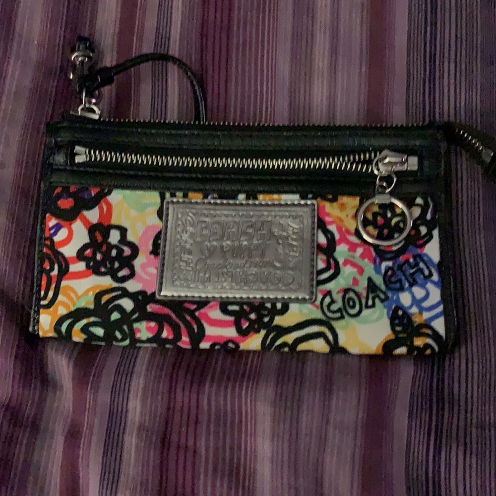 Coach Poppy Clutch Wallet With Wrist Band - Gem